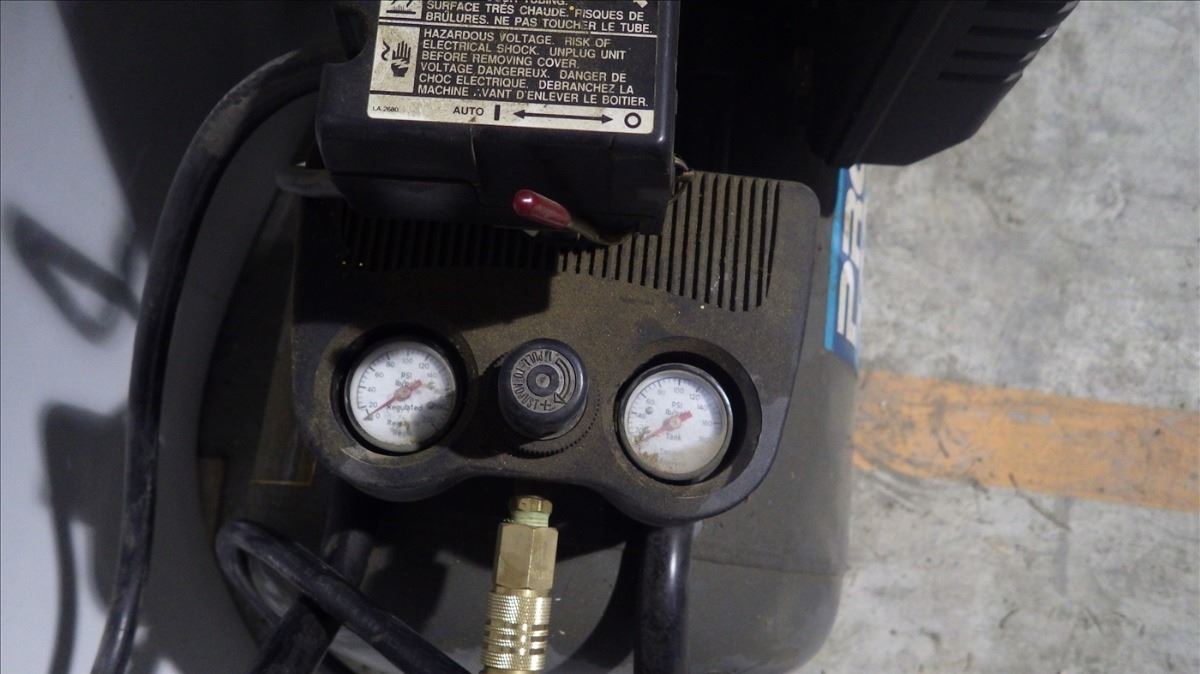 DEVILBISS 6.5 HP 20 GAL TWIN CYCLE PRO 4000 AIR COMPRESOR