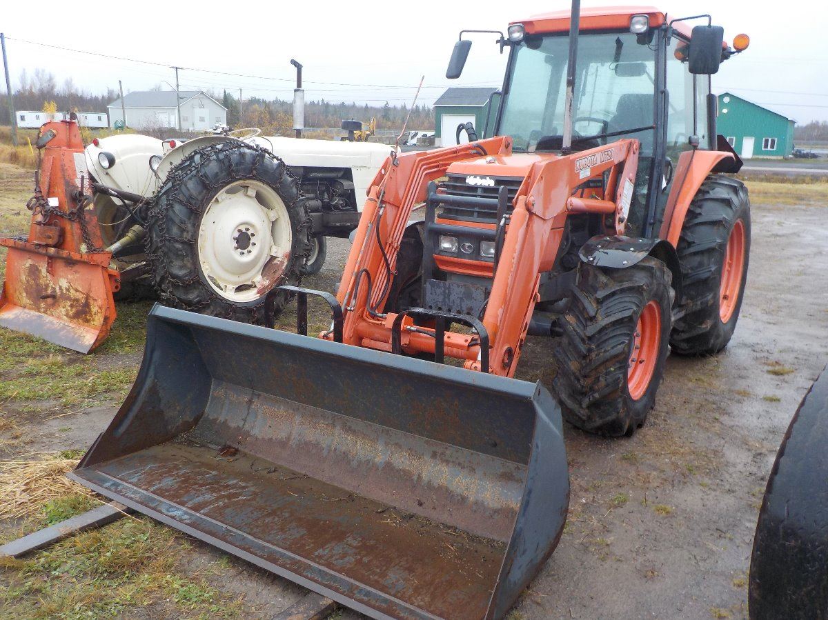 KUBOTA M6800 DIESEL TRACTOR, 4WD HYDRO SHUTTLE TRANSMISSION, M720 ...