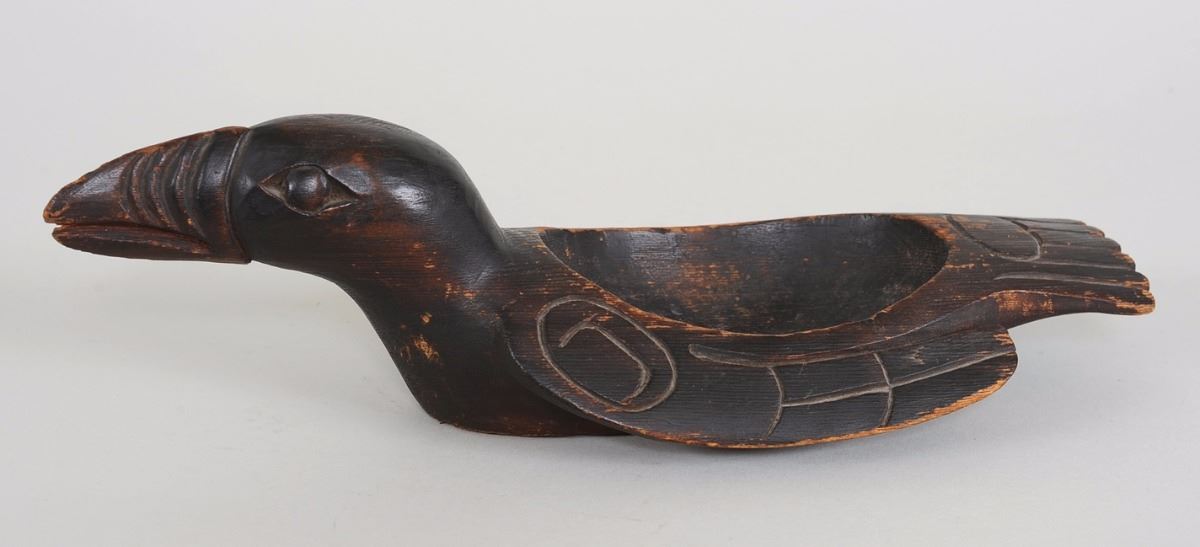 19TH C. Tlingit Bowl Carved in the Form of a Puffin 11 1/2" L. 3 1/2" H ...