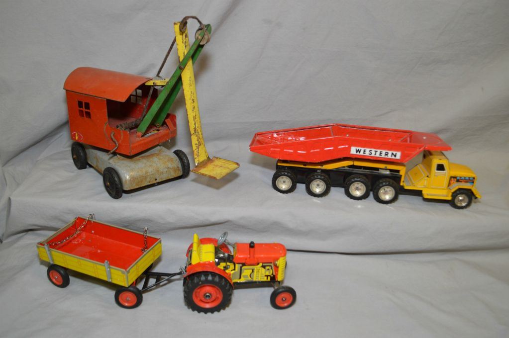 Selection of vintage toys including Lincoln Construction Co. excavator ...