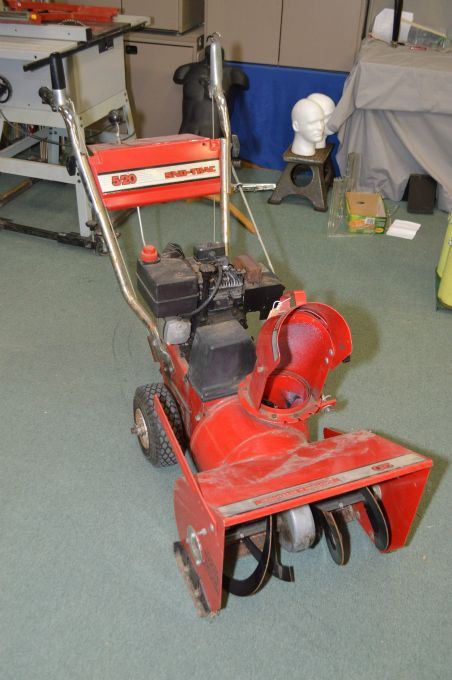 Sno-Trac 5/20 gas powered snow blower