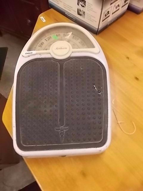 SUNBEAM BATHROOM SCALE