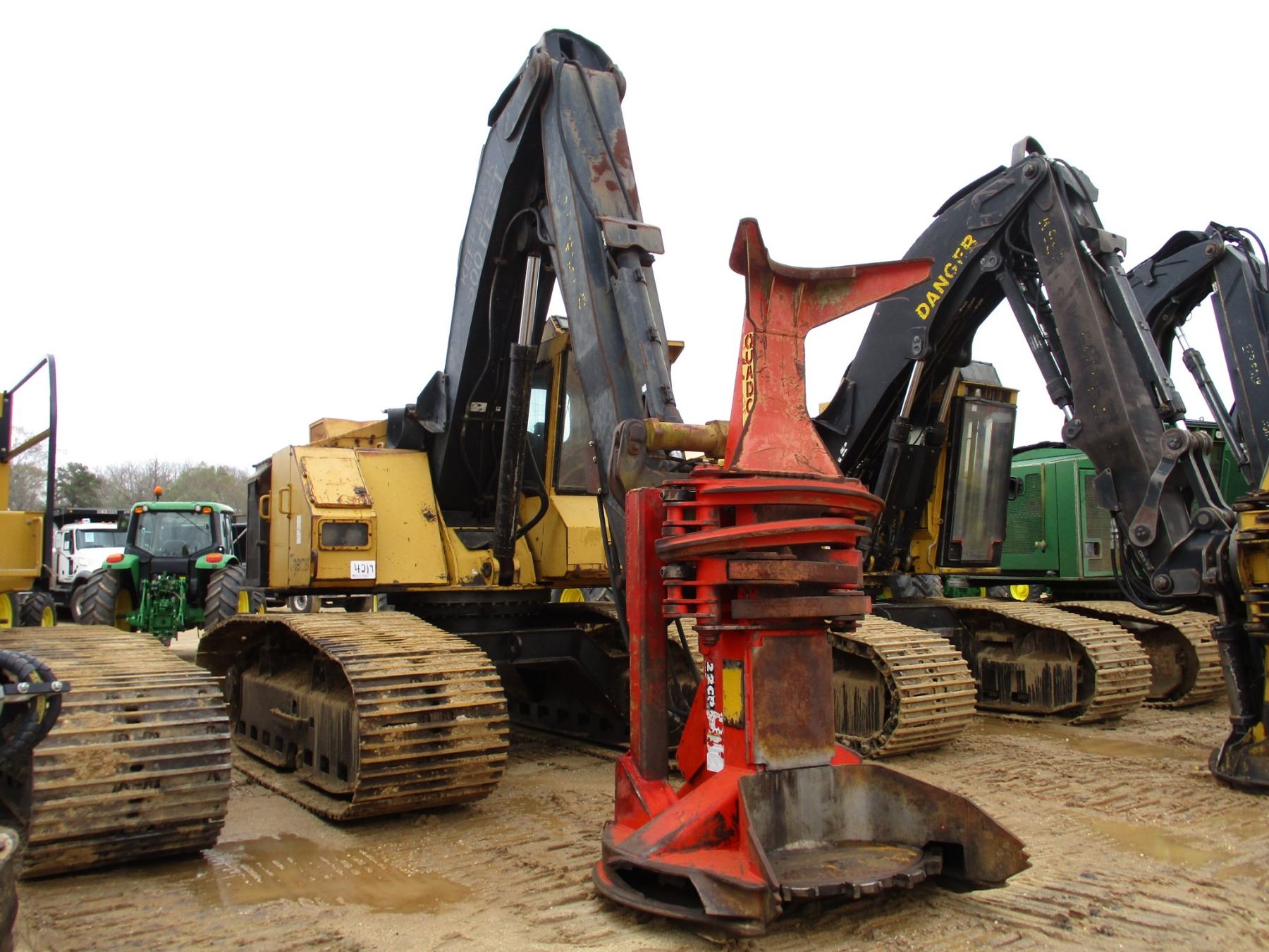 TIGERCAT 845B TRACK FELLER BUNCHER, - QUADCO 22CP ROTATING SAW HEAD, ECAB, METER READING 9,763 HOURS