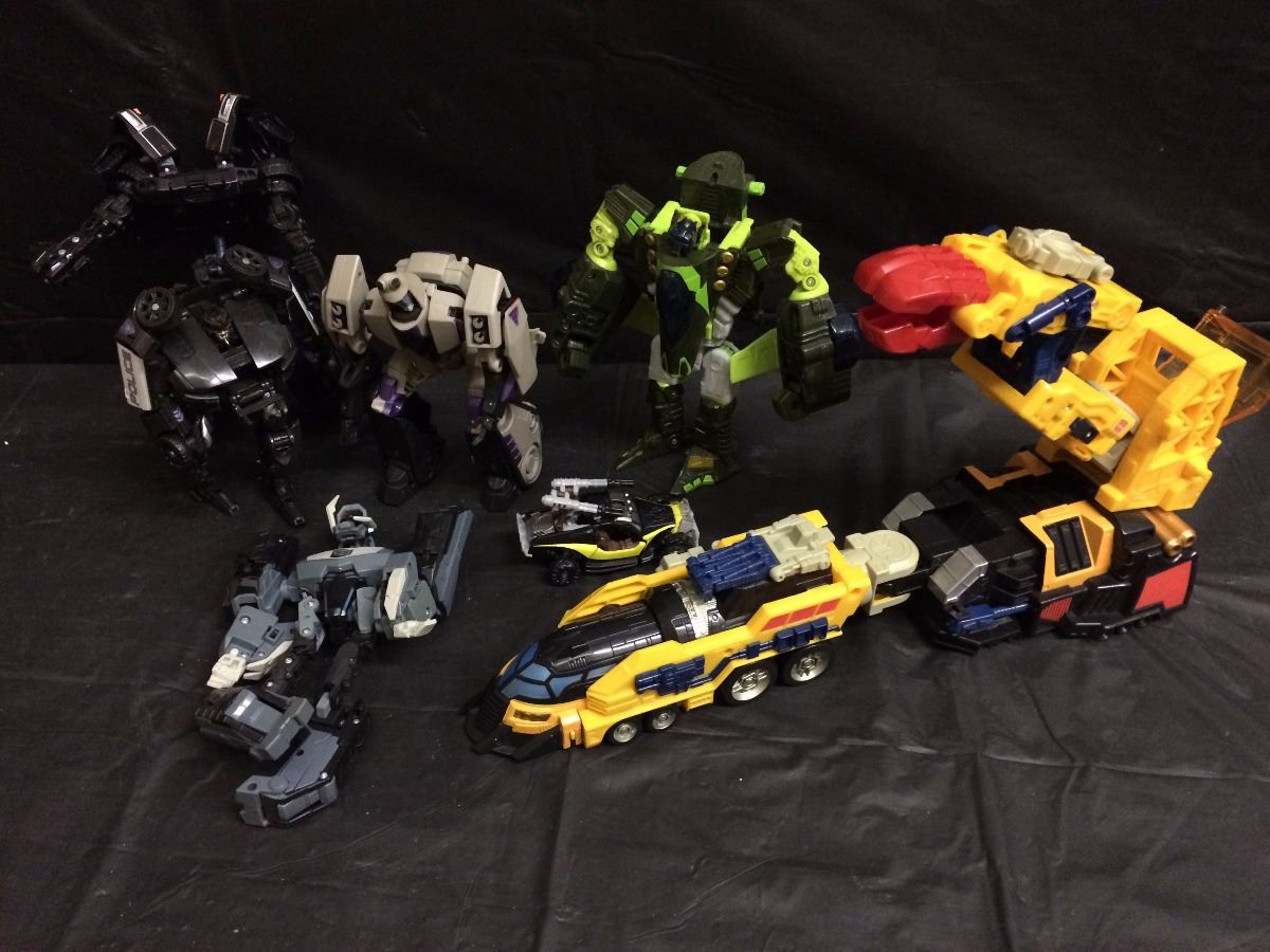 TRANSFORMERS TOY LOT