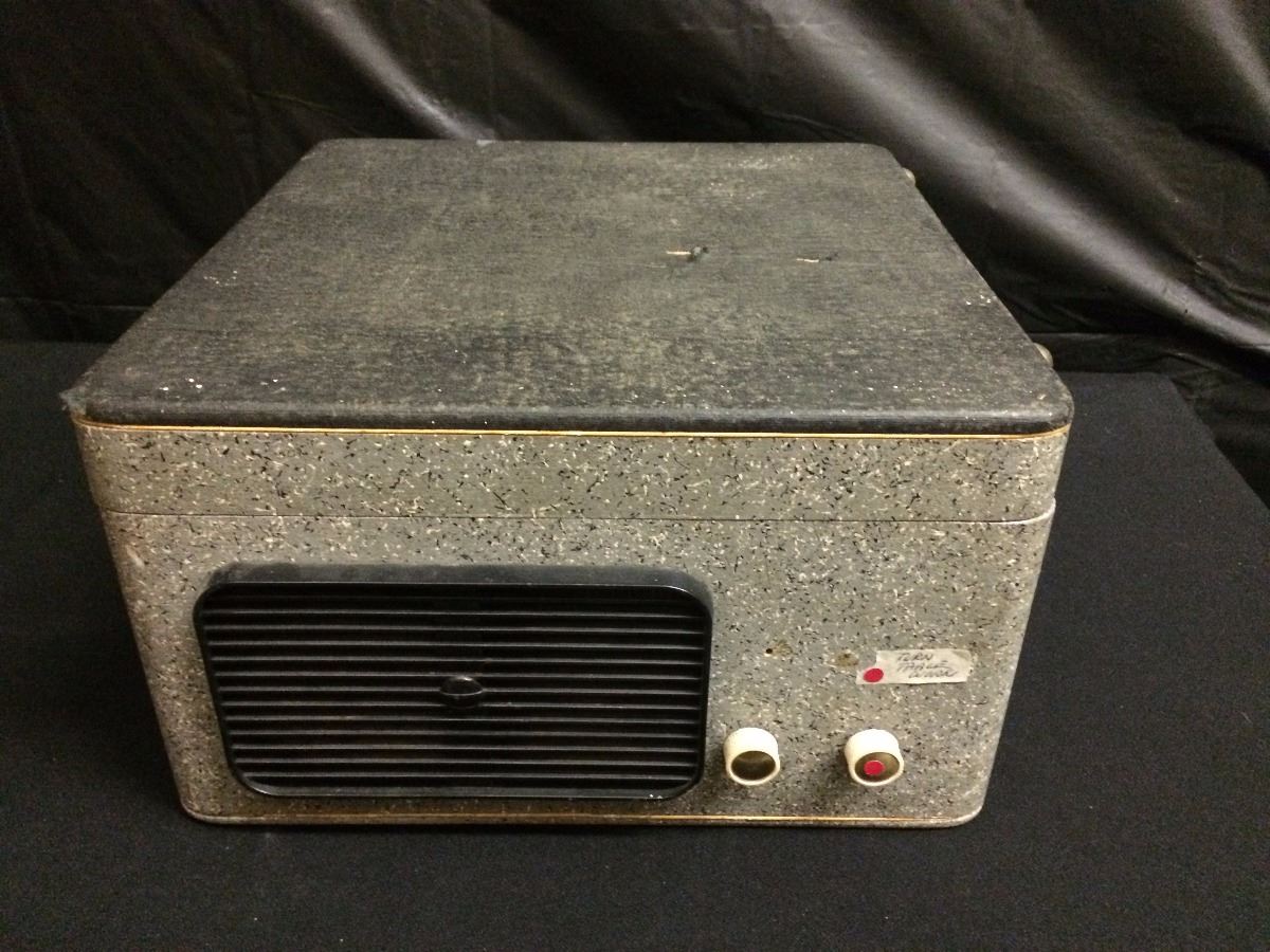 VINTAGE 45'S RECORD PLAYER