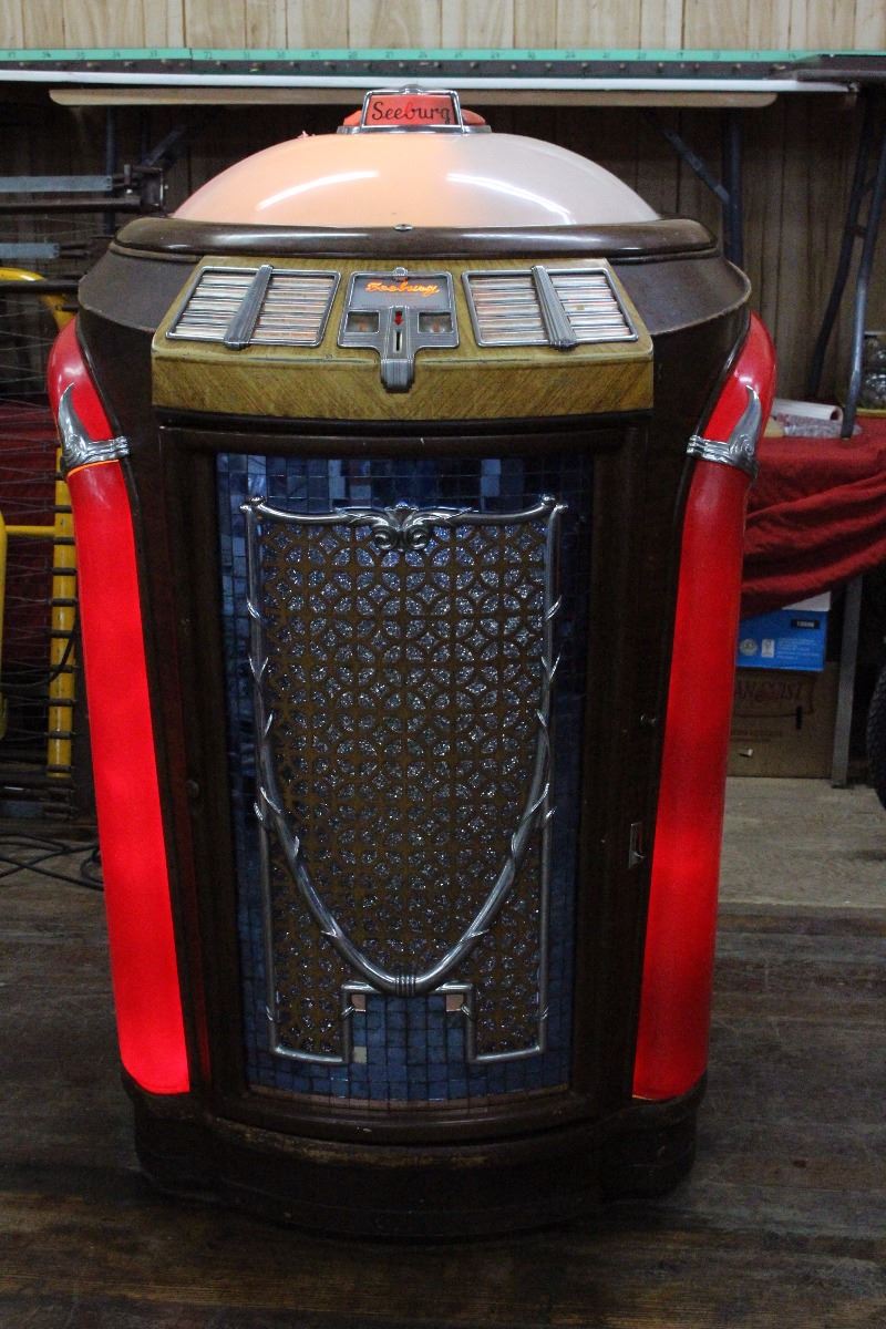 1930's Seeburg Symphonola Jukebox - Model 147S - S/N 145671 - Lights