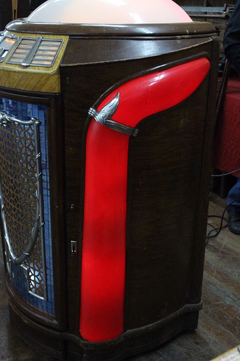 1930's Seeburg Symphonola Jukebox - Model 147S - S/N 145671 - Lights