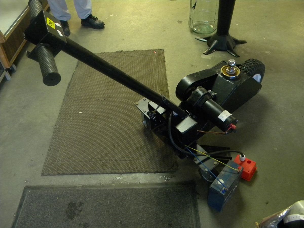BATTERY DRIVEN TRAILER PULLER