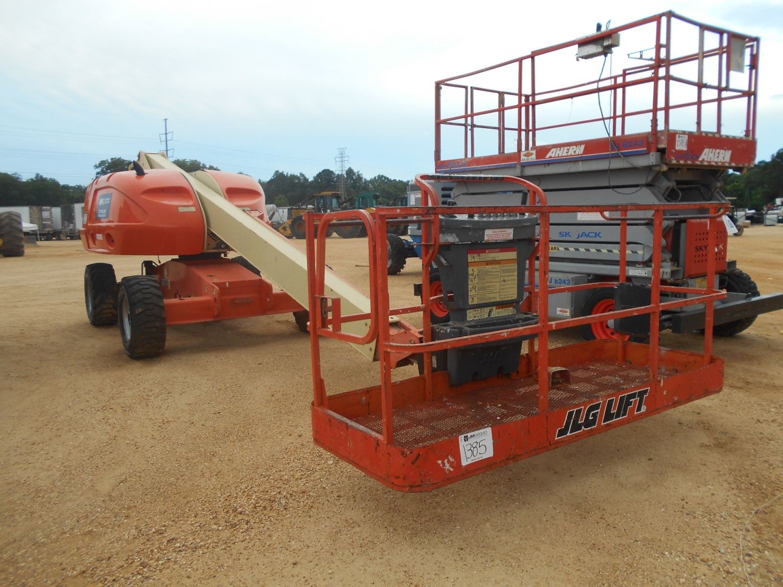 2007 JLG 400S MANLIFT, VIN/SN:0300108292 -DEUTZ DIESEL ENGINE, 4X4, 40' PLATFORM HEIGHT, 1,000 ...