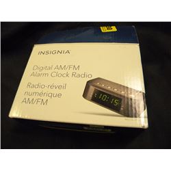 BOXED INSIGNIA DIGITAL CLOCK RADIO