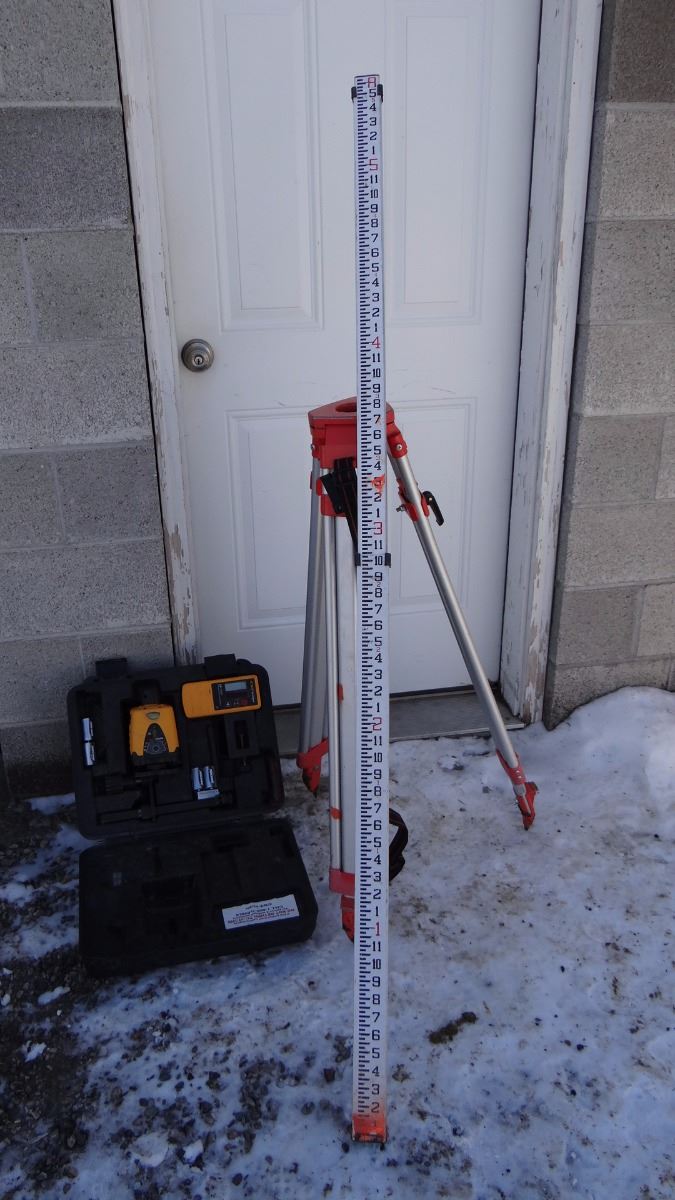 CST/Berger LD 100N laser transit w/tripod & stick, like new