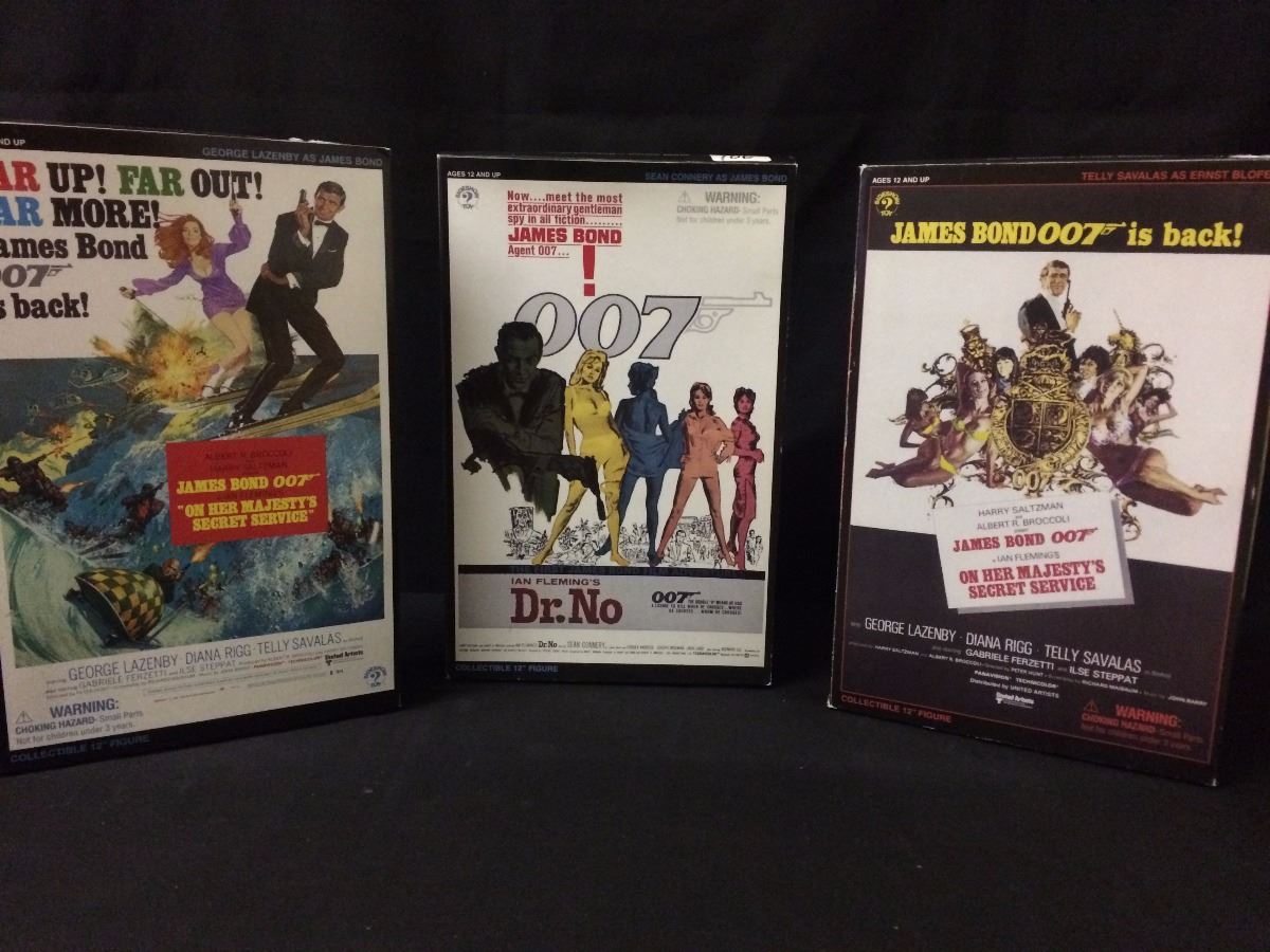 VINTAGE JAMES BOND SIDESHOW COLLECTIBLES IN BOX