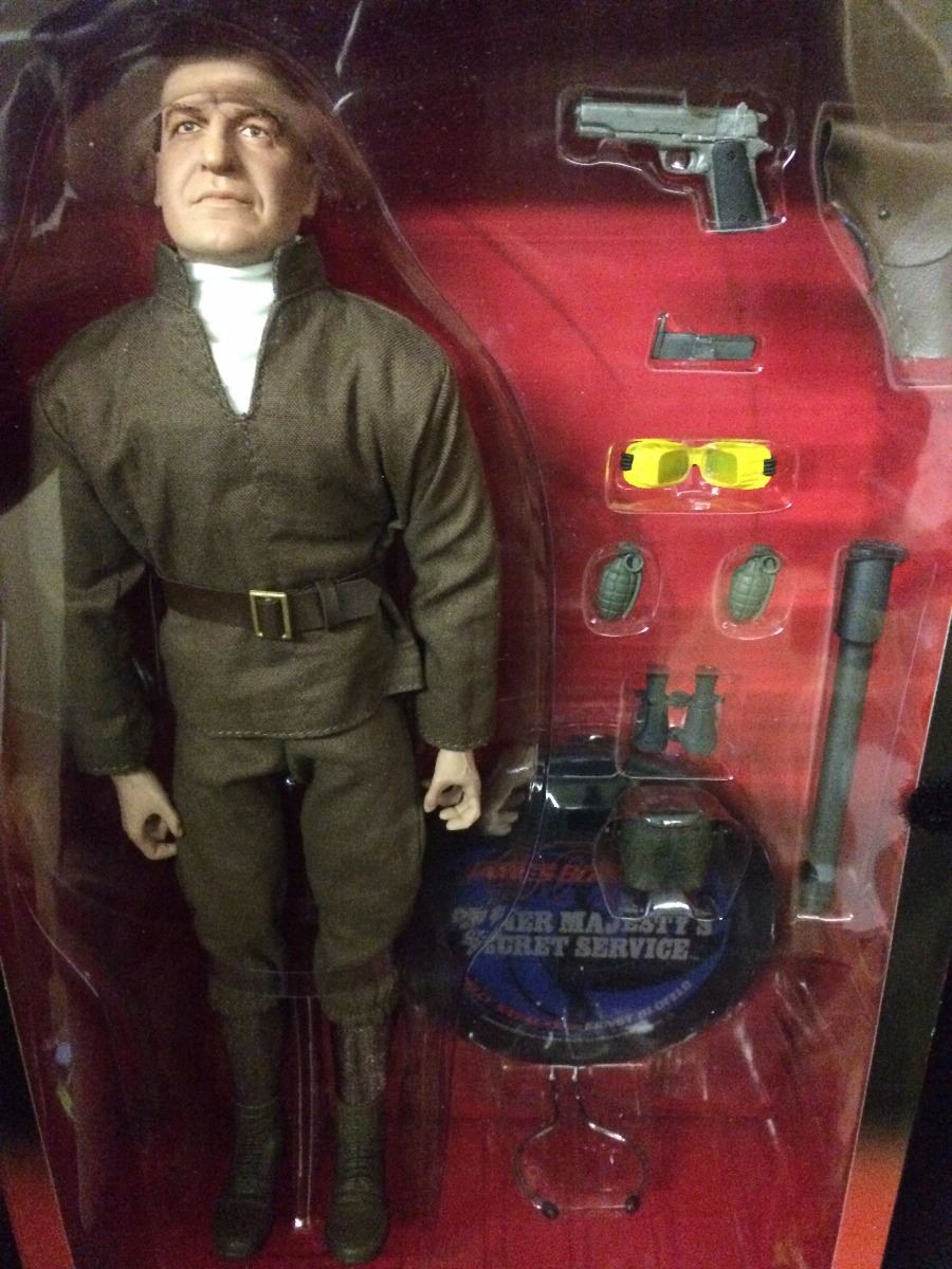 VINTAGE JAMES BOND SIDESHOW COLLECTIBLES IN BOX