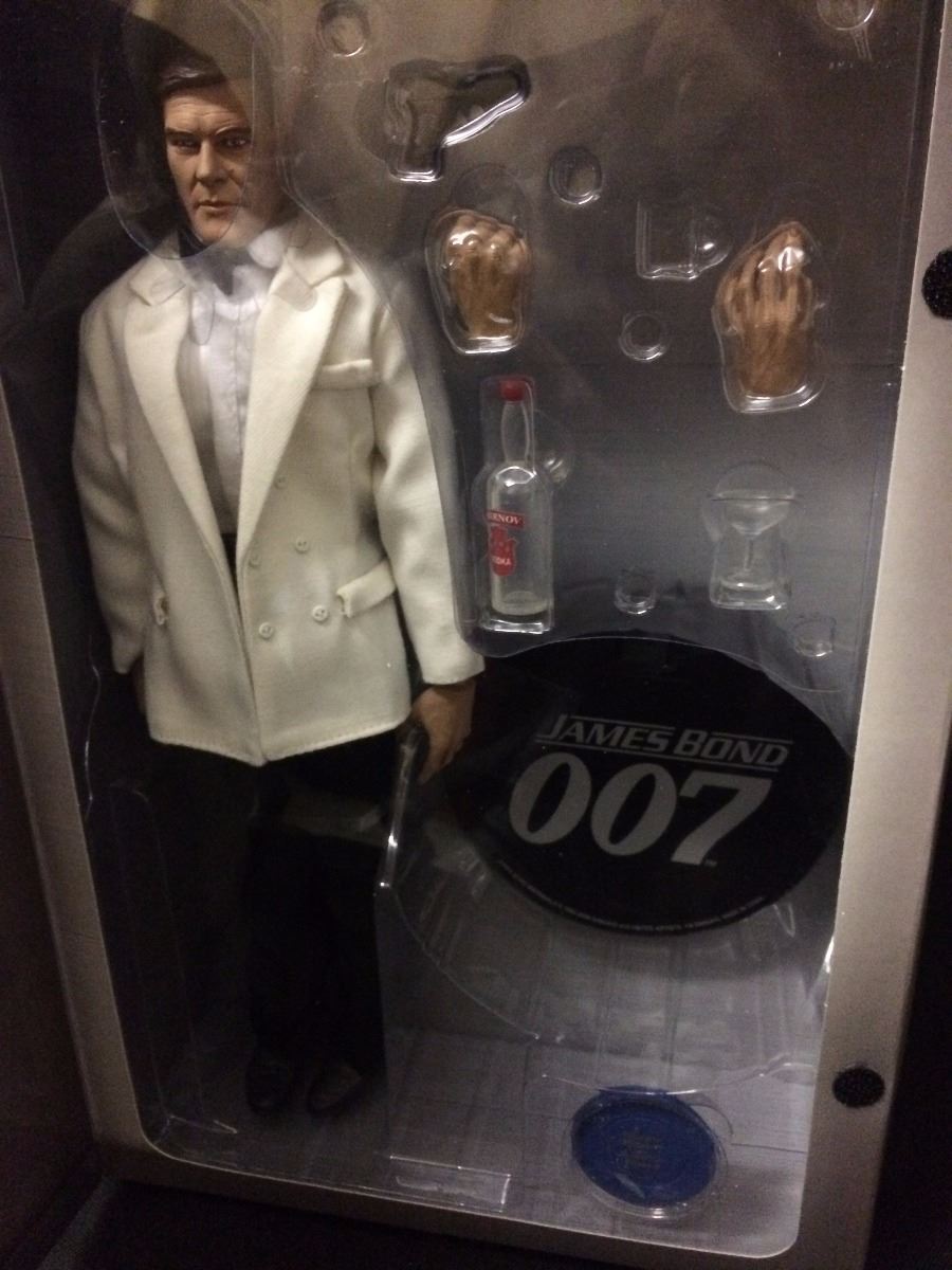 007 JAMES BOND SIDESHOW COLLECTIBLES ACTION FIGURES LEGACY COLLECTION