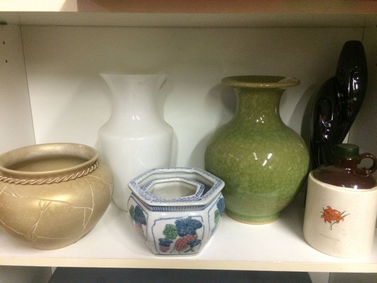 DECORATIVE VASE SHELF LOT
