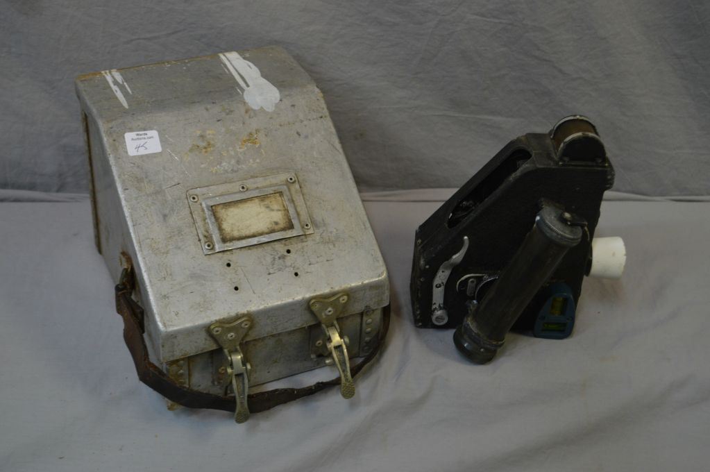 Vintage WWII A.M Mark IXA Bubble aircraft Sextant in metal case