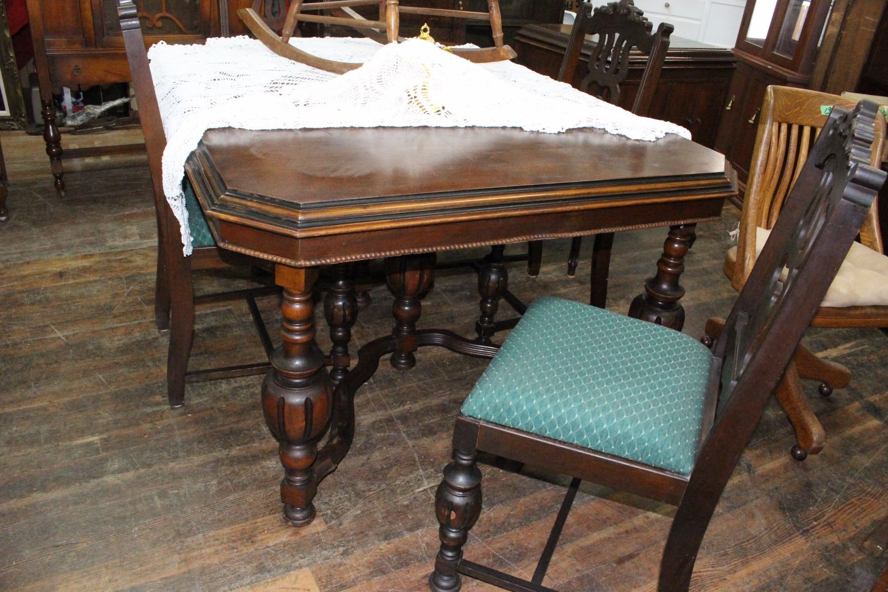 Acorn Leg Dining Table with 4 Chairs