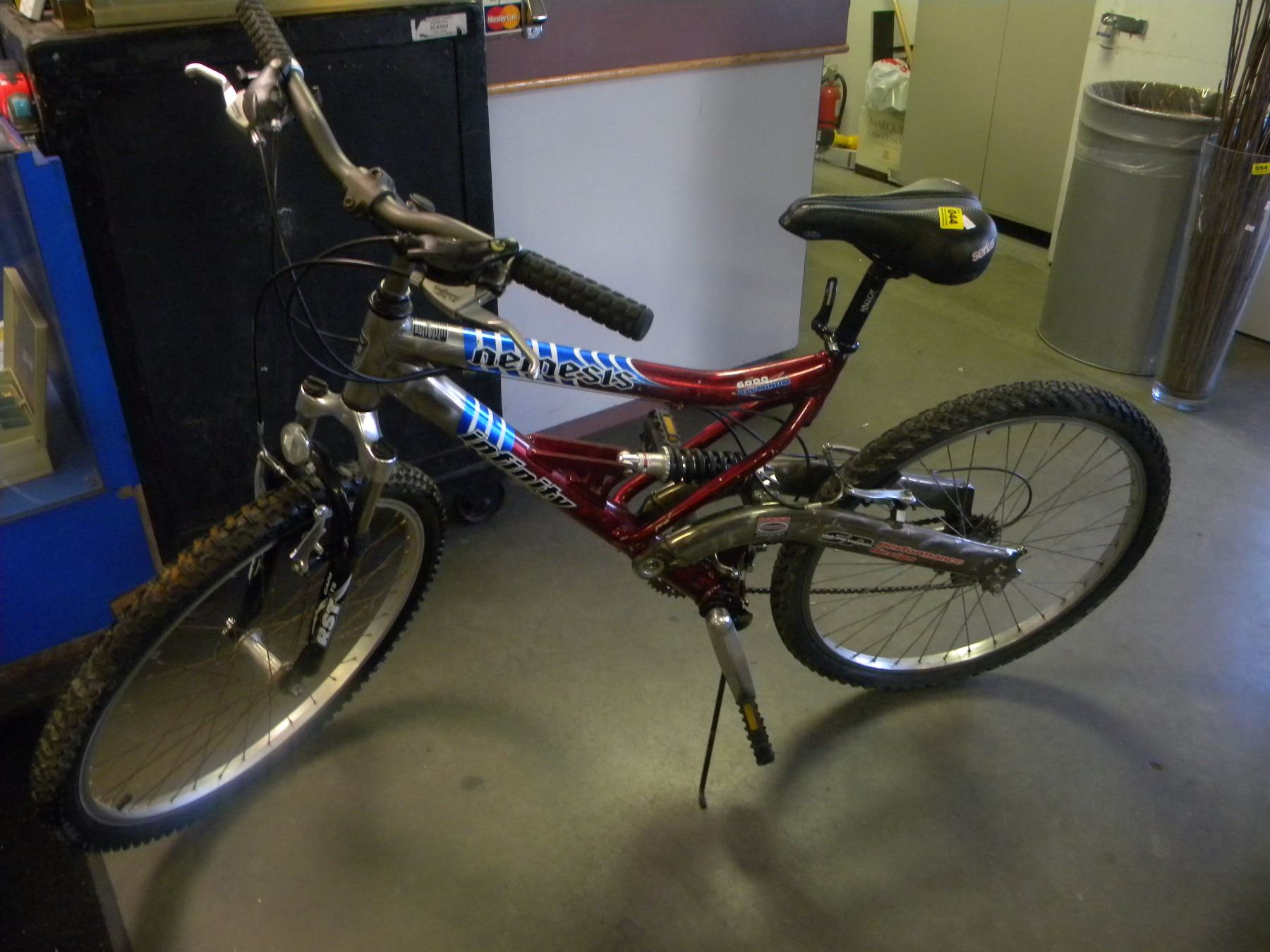 INFINITY NEMESIS MOUNTAIN BIKE