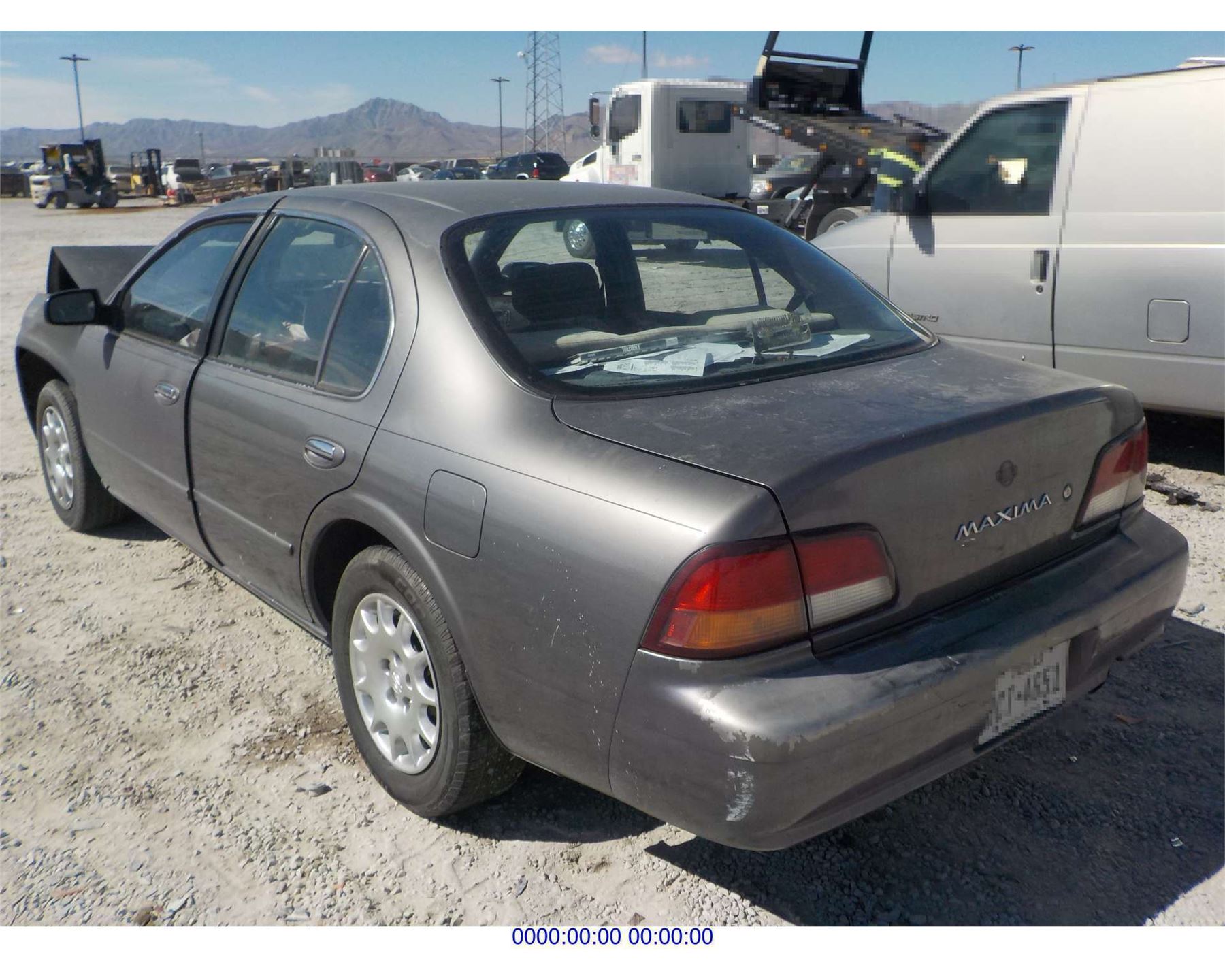 1997 - NISSAN MAXIMA // SALVAGE