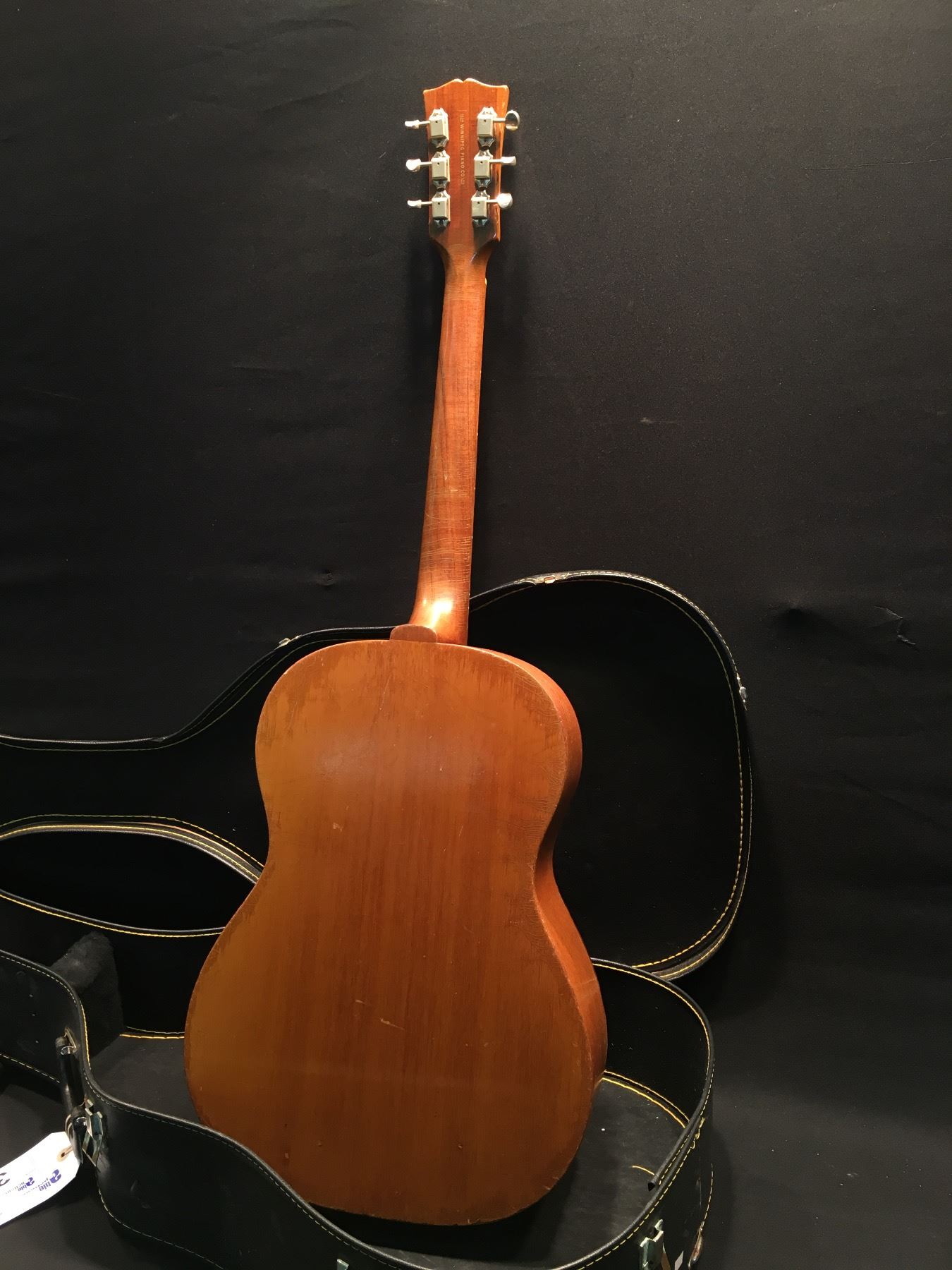 GIBSON ACOUSTIC GUITAR SERIAL NUMBER 85769 MADE AT THE KALAMAZOO GIBSON ACOUSTIC GUITAR SERIAL NUMBER 85769 MADE AT THE KALAMAZOO