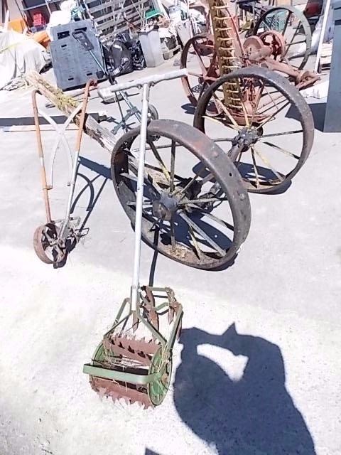 VINTAGE HAND CULTIVATOR/MANUAL ROTOTILLER