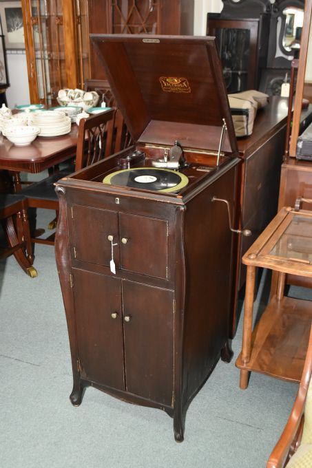 Antique mahogany cased floor standing Victrola Model V V -XI gramophone ...