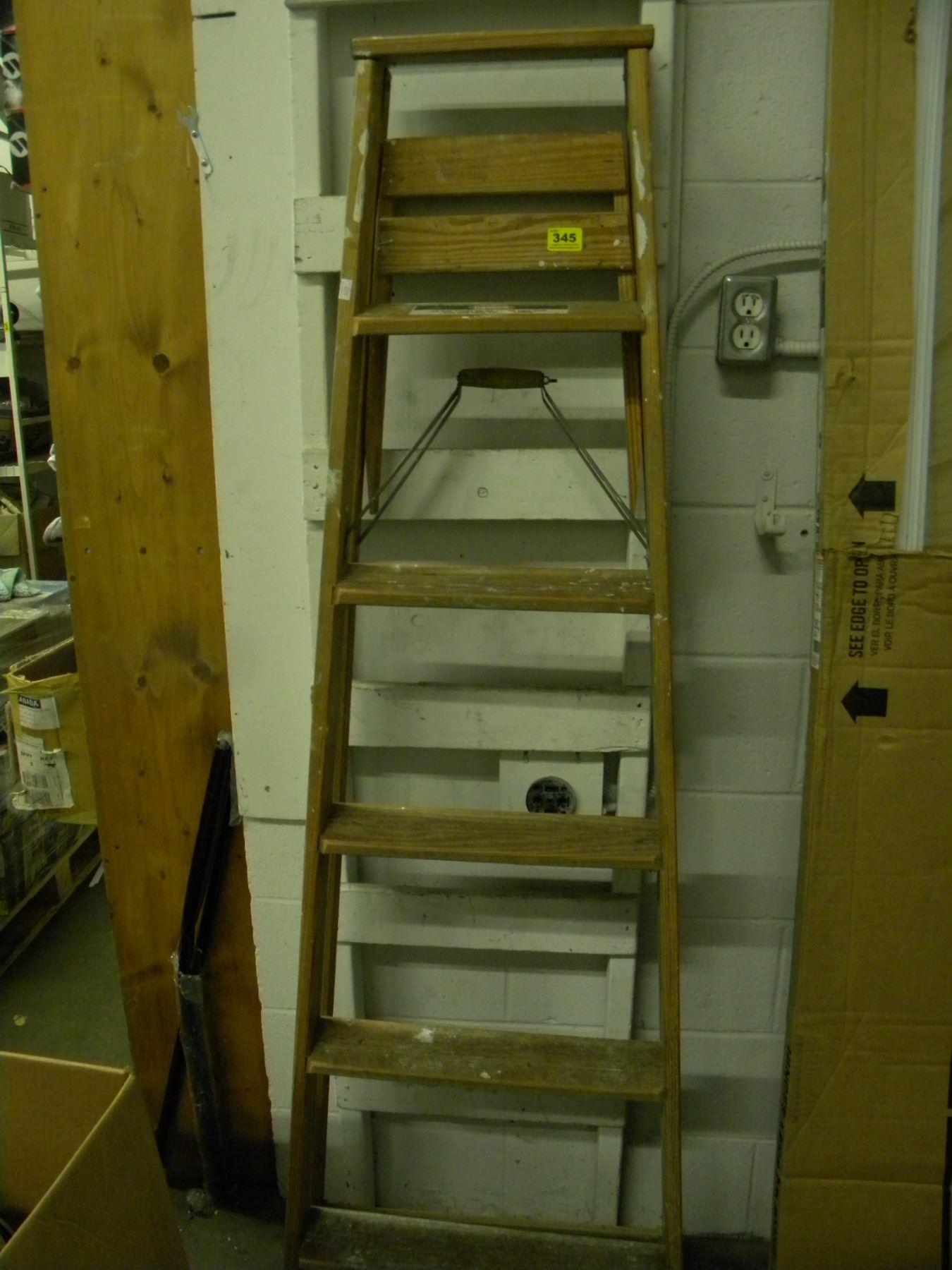 6 FOOT WOODEN STEP LADDER