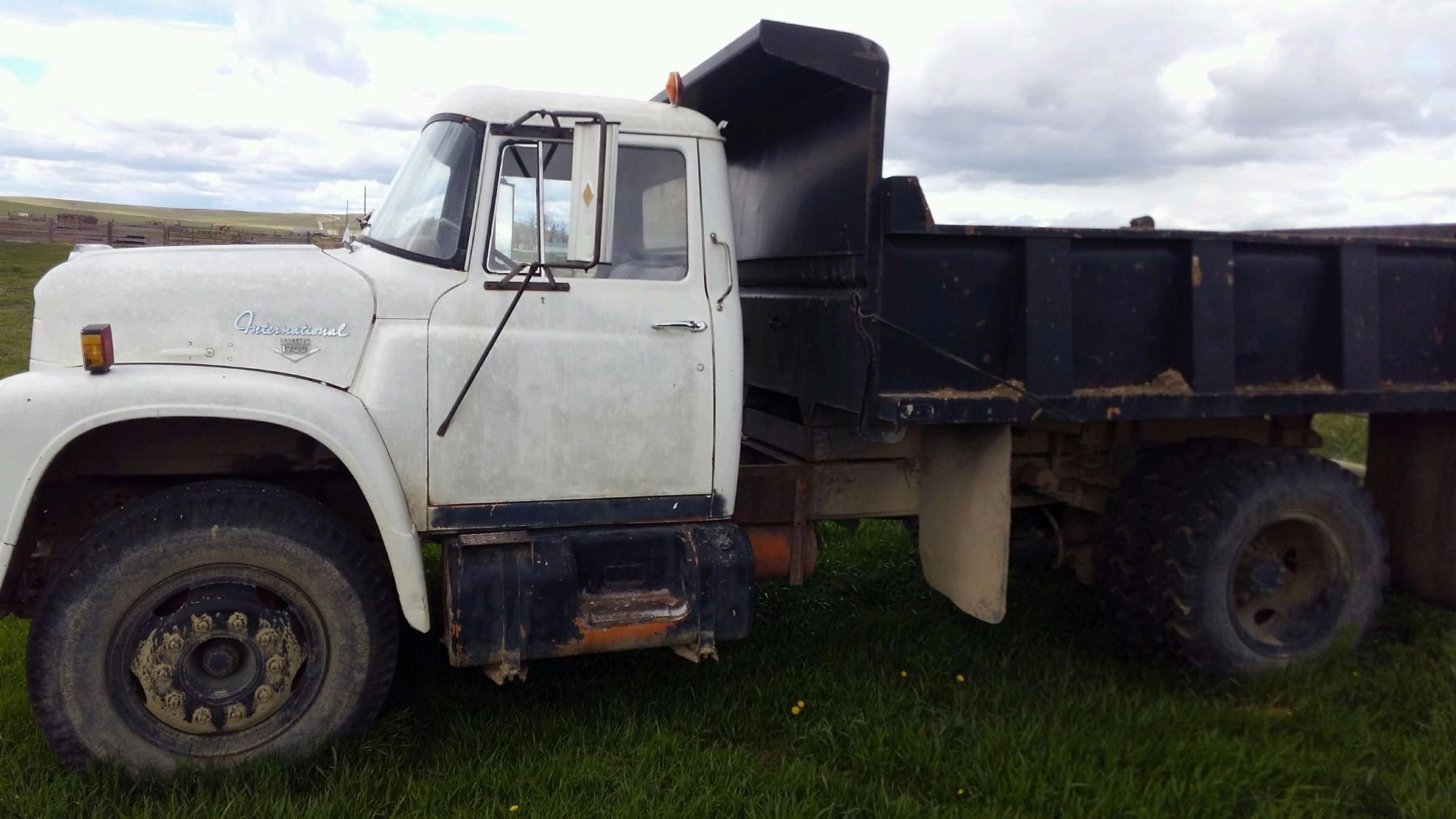 1966 IH Loadstar 1700 dump truck, 345 V8 gas eng., 5/2 spd., 5 yard box ...