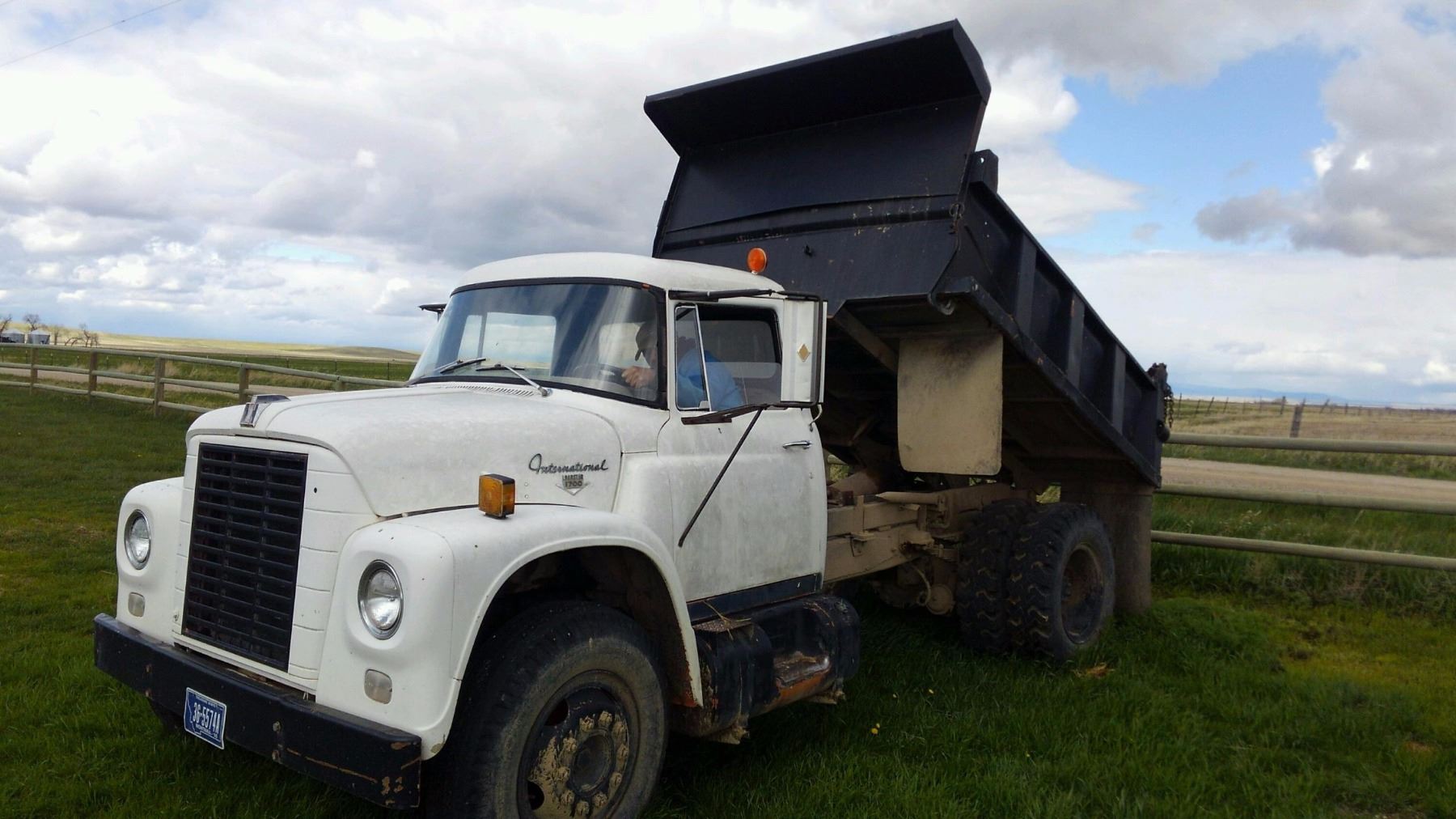 1966 IH Loadstar 1700 dump truck, 345 V8 gas eng., 5/2 spd., 5 yard box ...
