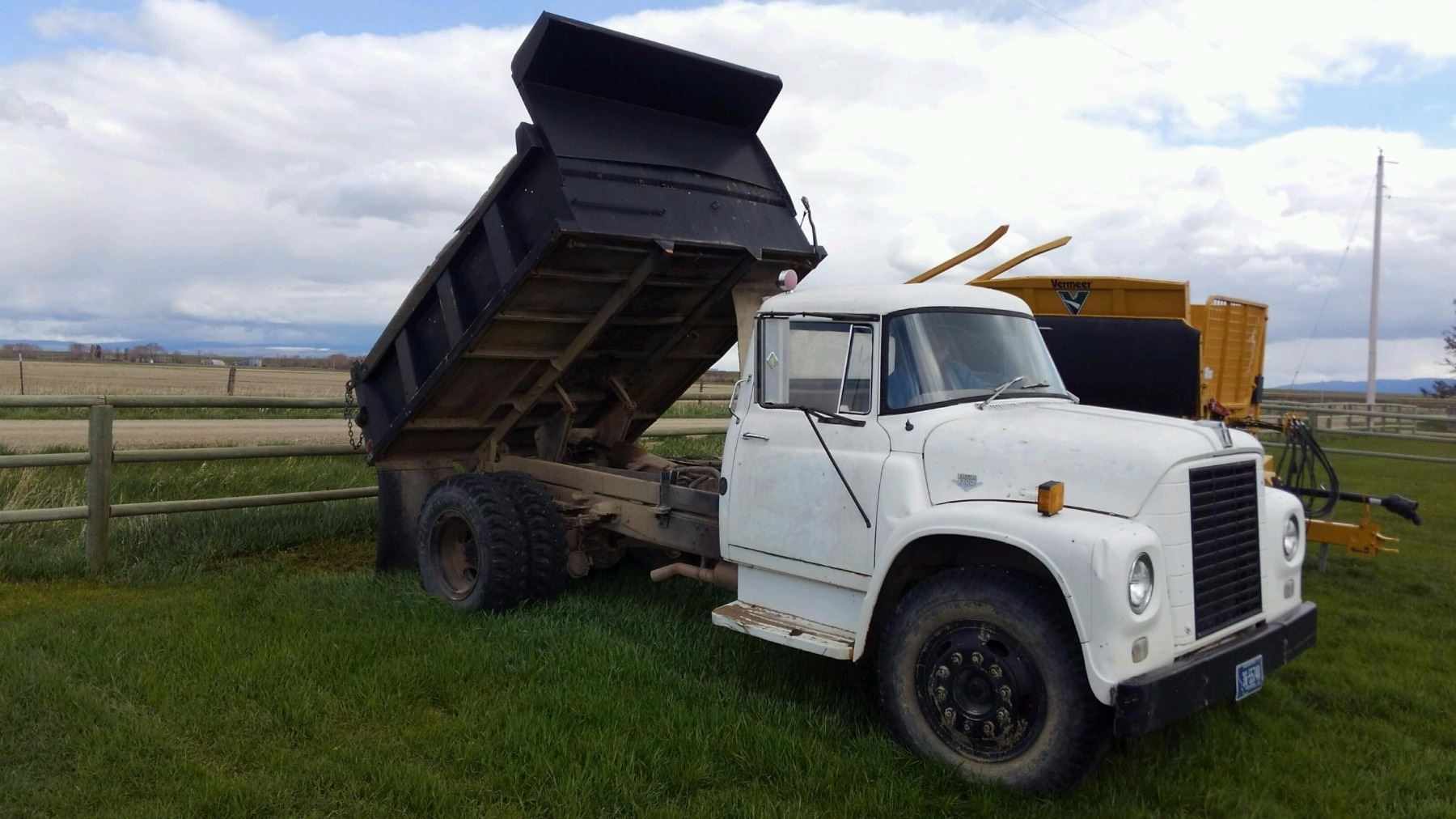 1966 IH Loadstar 1700 dump truck, 345 V8 gas eng., 5/2 spd., 5 yard box ...