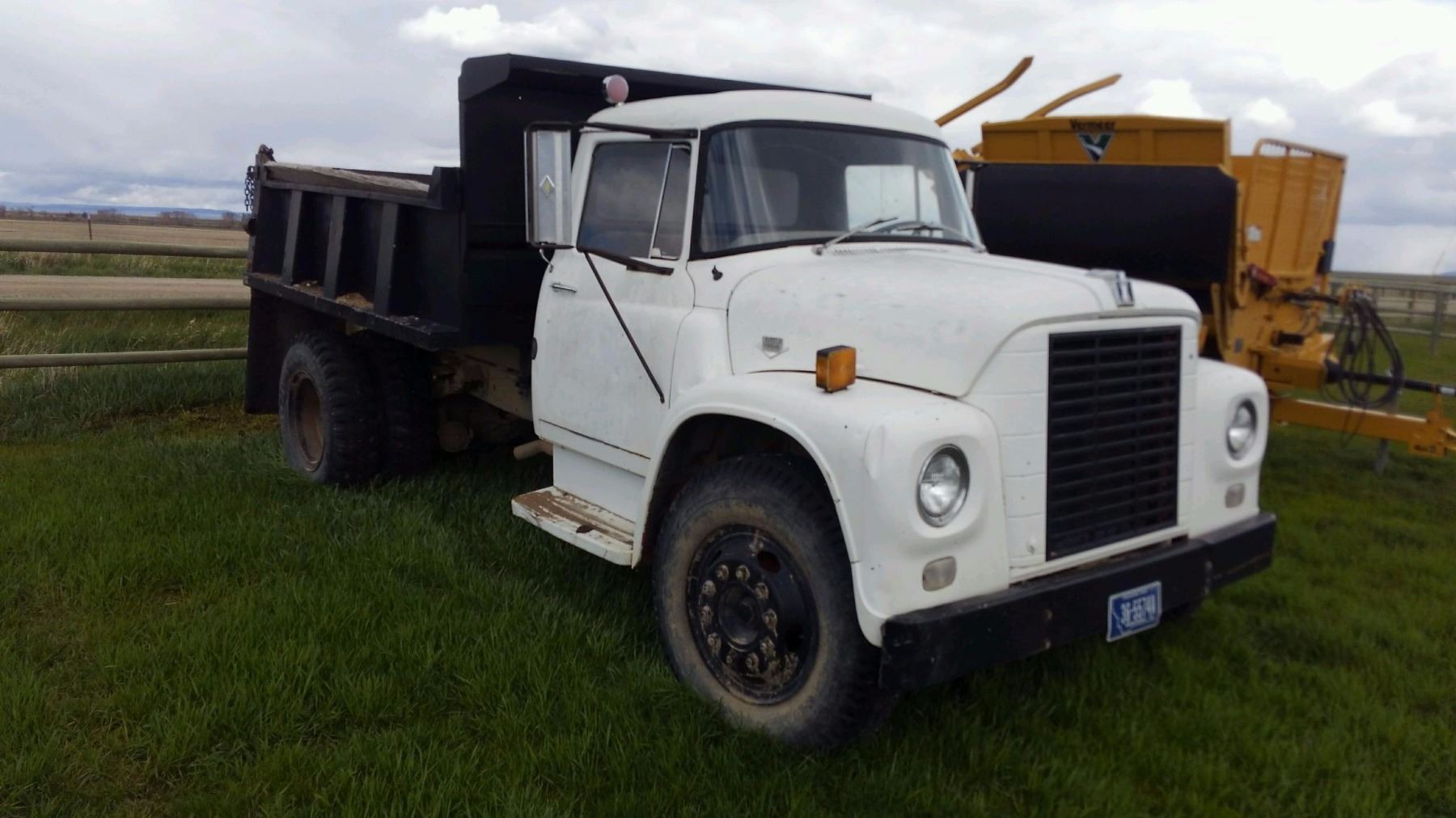 1966 IH Loadstar 1700 dump truck, 345 V8 gas eng., 5/2 spd., 5 yard box ...