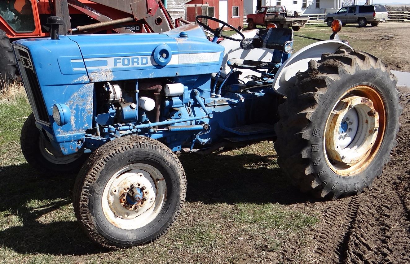 Ford 2600 tractor, dual hyd., 540 pto, 3 pt. A sweet running little ...