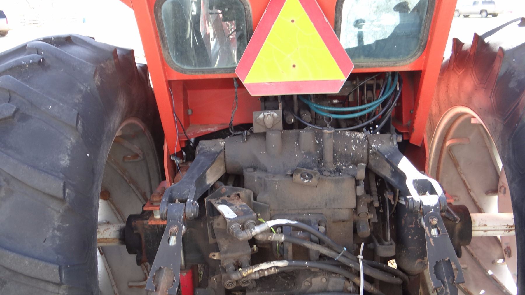 Allis-Chalmers 7020, Westendorf self-leveling loader, 7’ bucket w ...