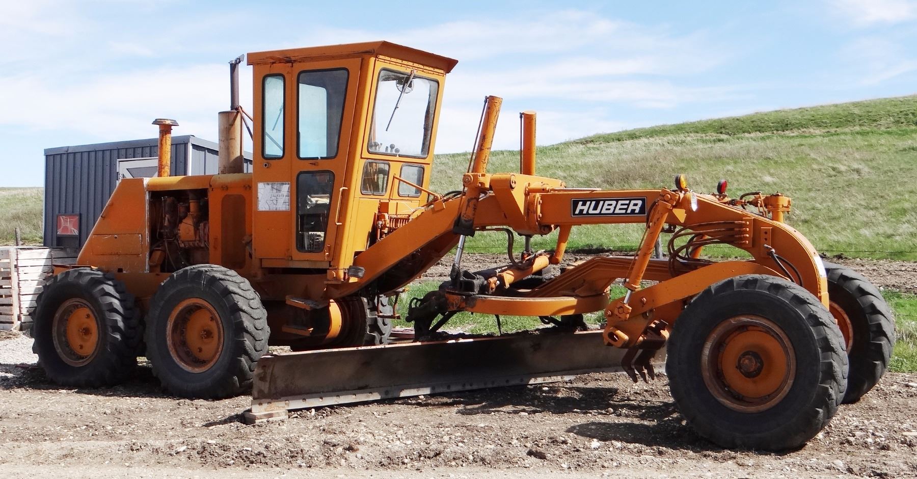 Huber road grader, GMC diesel eng., 14' blade, ripper. Runs and works ...
