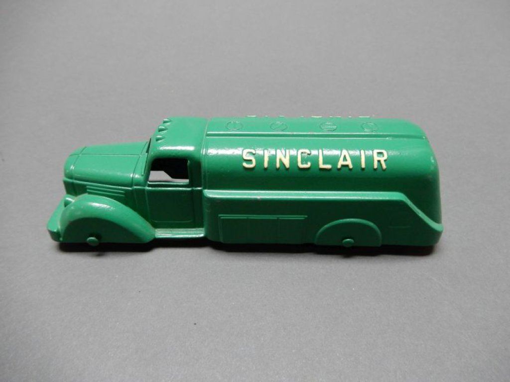TOOTSIETOY SINCLAIR TANKER TRUCK
