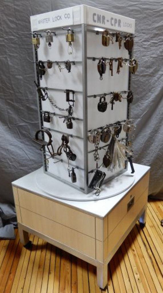 UNIQUE DISPLAY STAND WITH LOCKS & KEYS RAILROAD - BRASS PADLOCKS ...