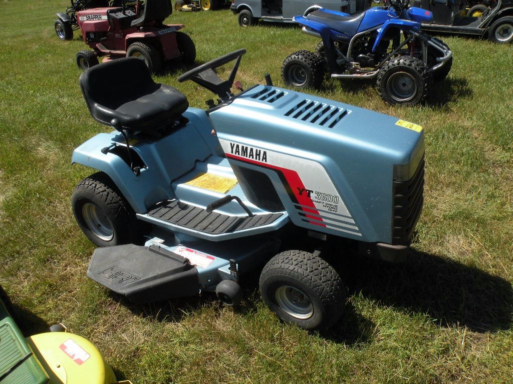 Yamaha YT3600 riding mower