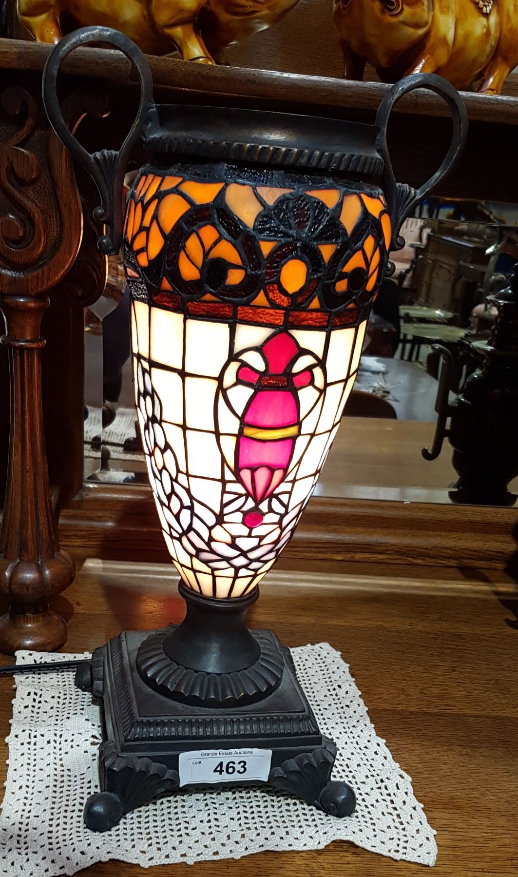 TIFFANY STYLE LIGHT UP URN