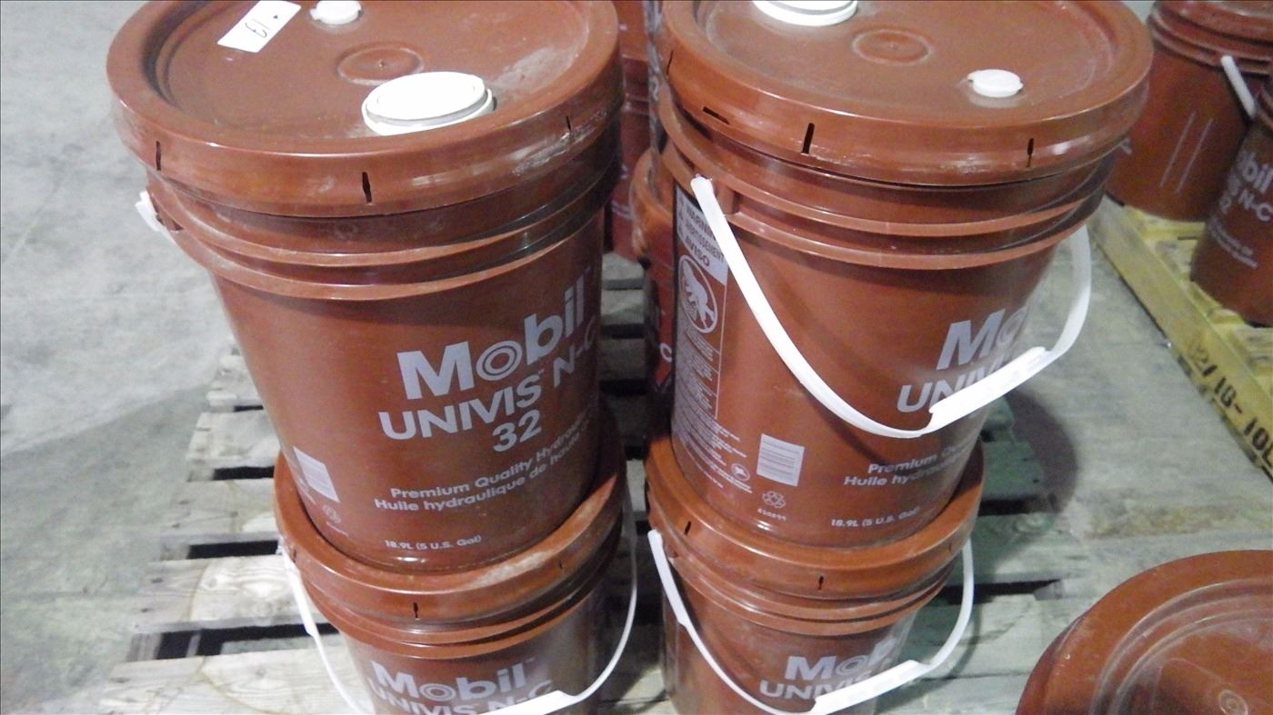 4 - 18.9 litre mobile univis N-C 32 hydrolic quality oil