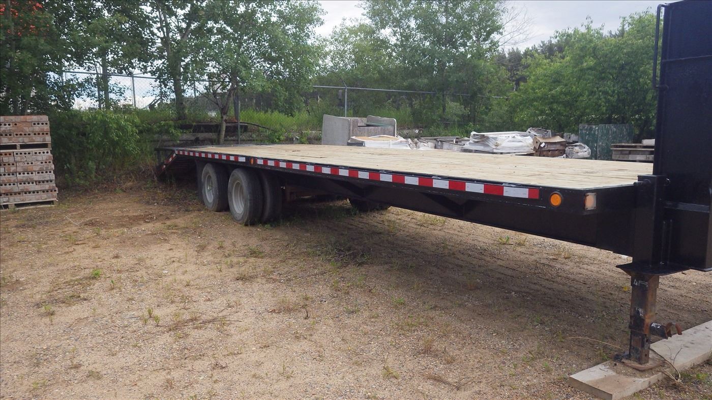 30 foot Flaman Trail Tech Tandem Axle Dual wheel flat deck beavertail ...