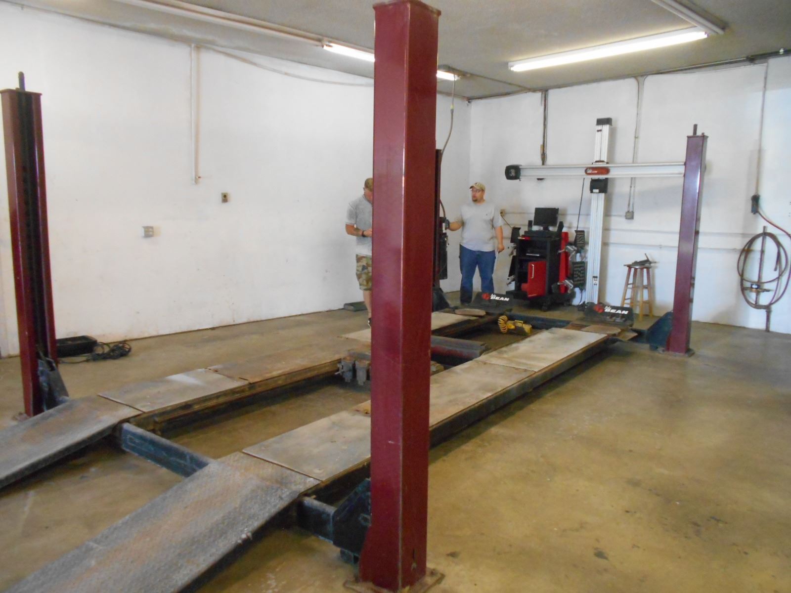 John Bean Wheeltronic Heavy Duty 12,000 lb Truck & Car Lift