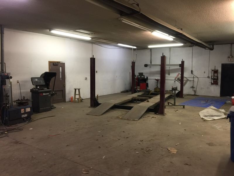 John Bean Wheeltronic Heavy Duty 12,000 lb Truck & Car Lift