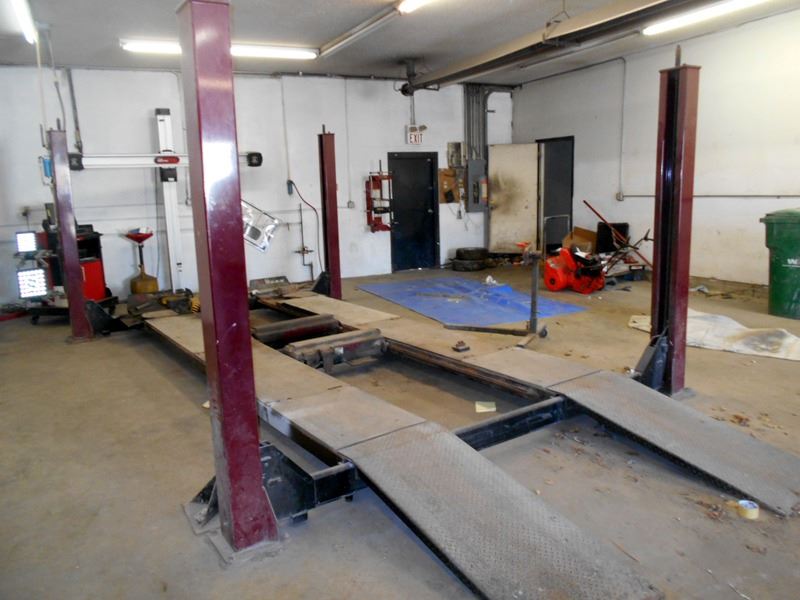 John Bean Wheeltronic Heavy Duty 12,000 lb Truck & Car Lift