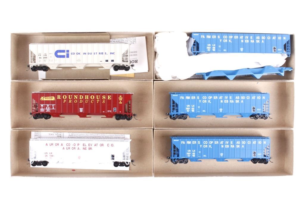 HO Scale Roundhouse Hopper Cars