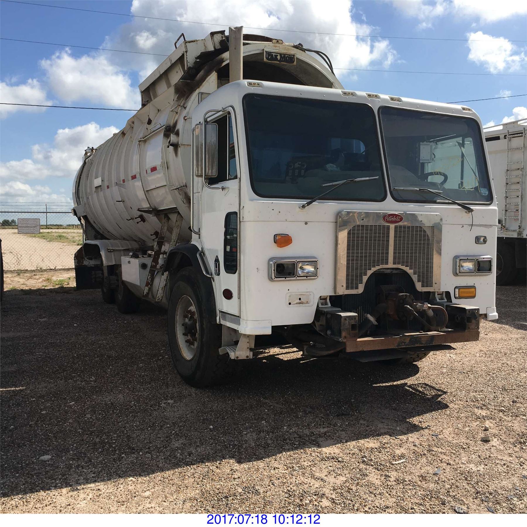 2007 - PETERBILT 320// DIESEL