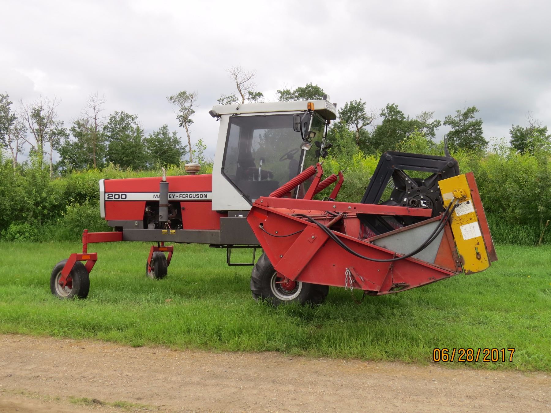 MASSEY FERGUSON 200 SWATHER