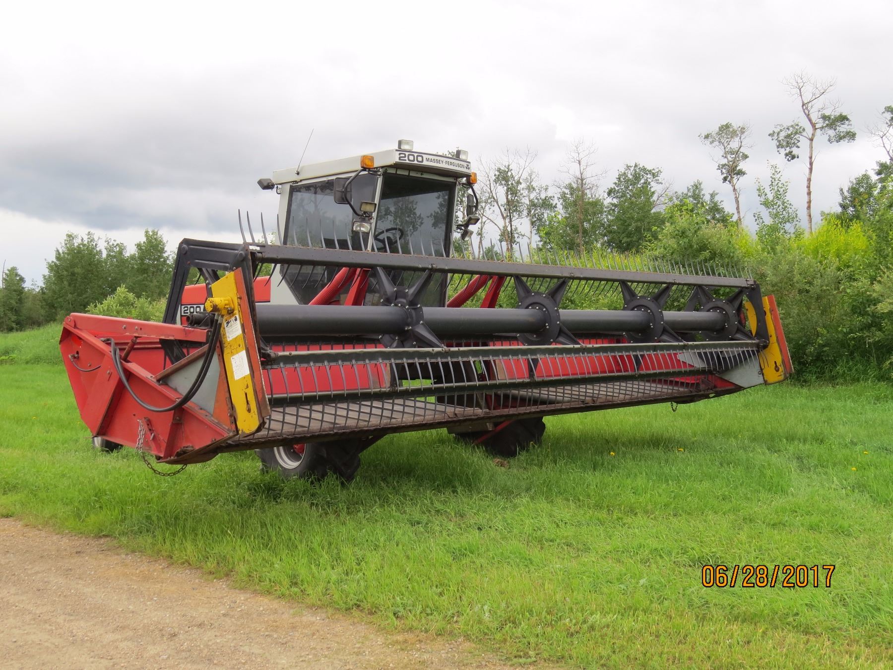 MASSEY FERGUSON 200 SWATHER