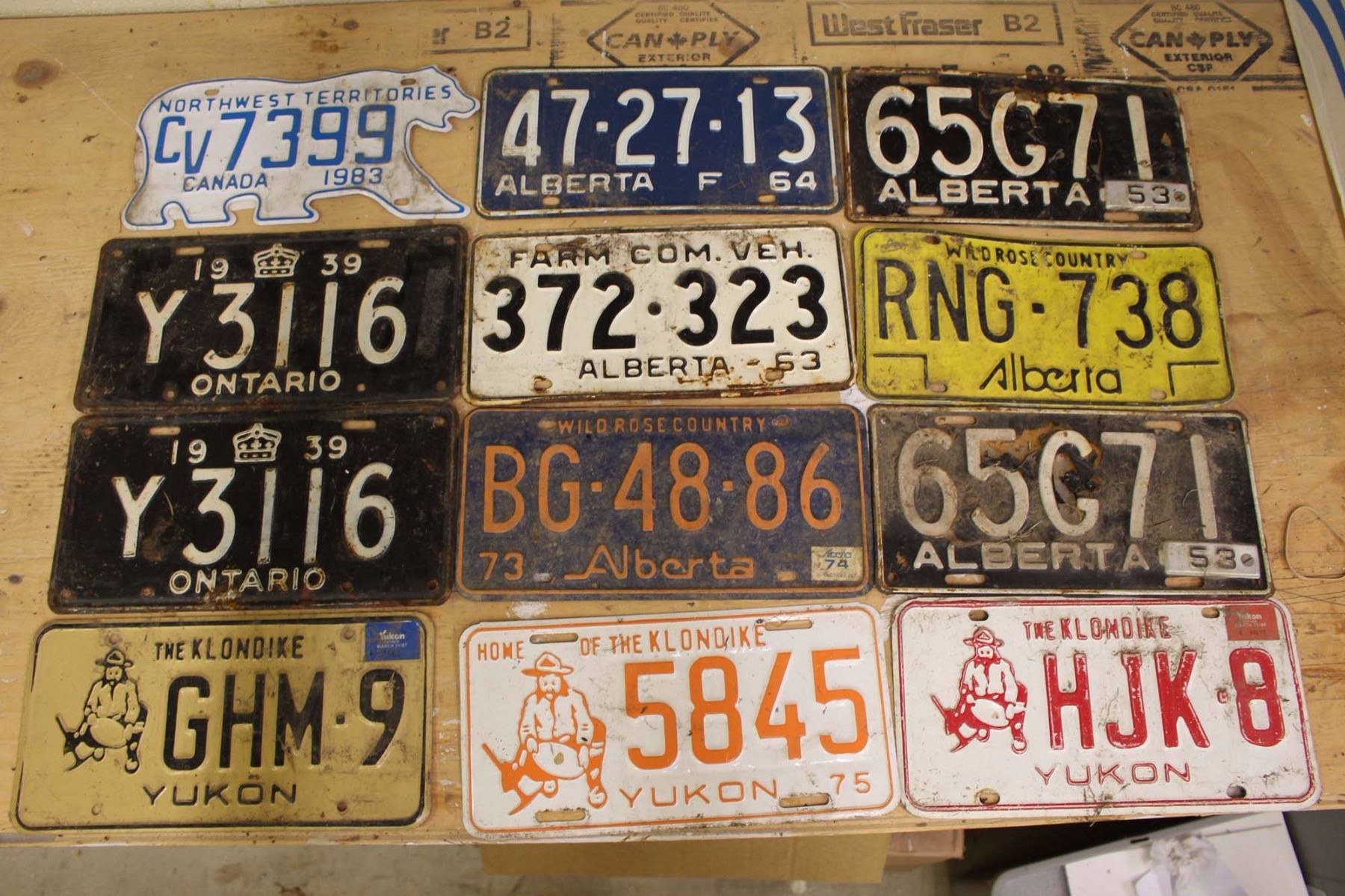 Lot Of Assorted Canadian License Plates 12 Yukon Northwest lot-of-assorted-canadian-license-plates-12-yukon-northwest