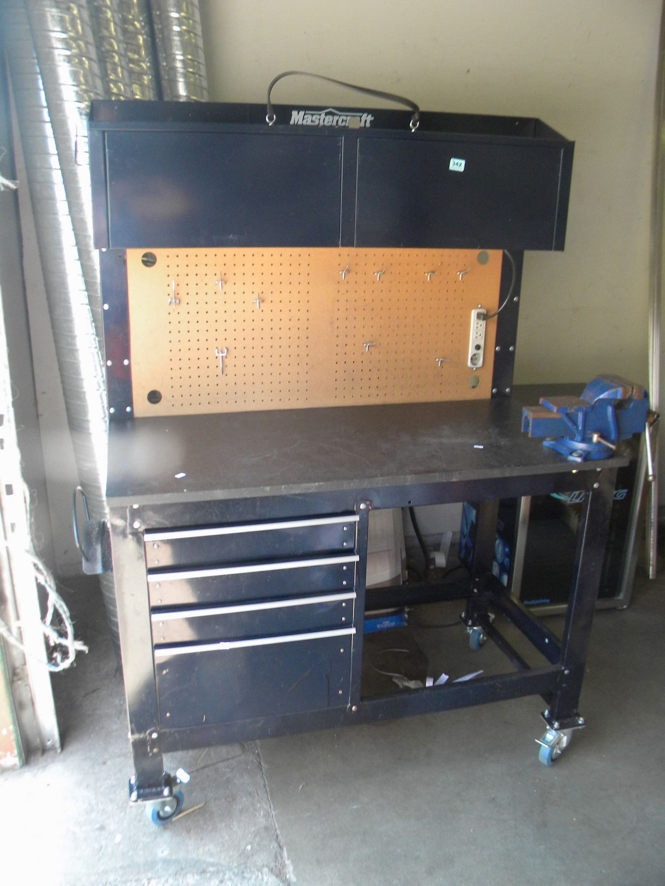 MASTERCRAFT WORKSTATION WITH VISE