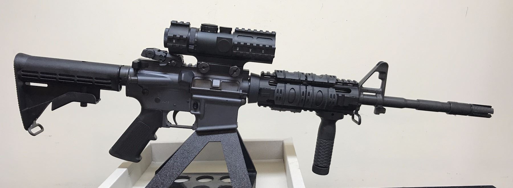 Colt M4 AR-15 Tactical Gray Heavy Barrel, extras